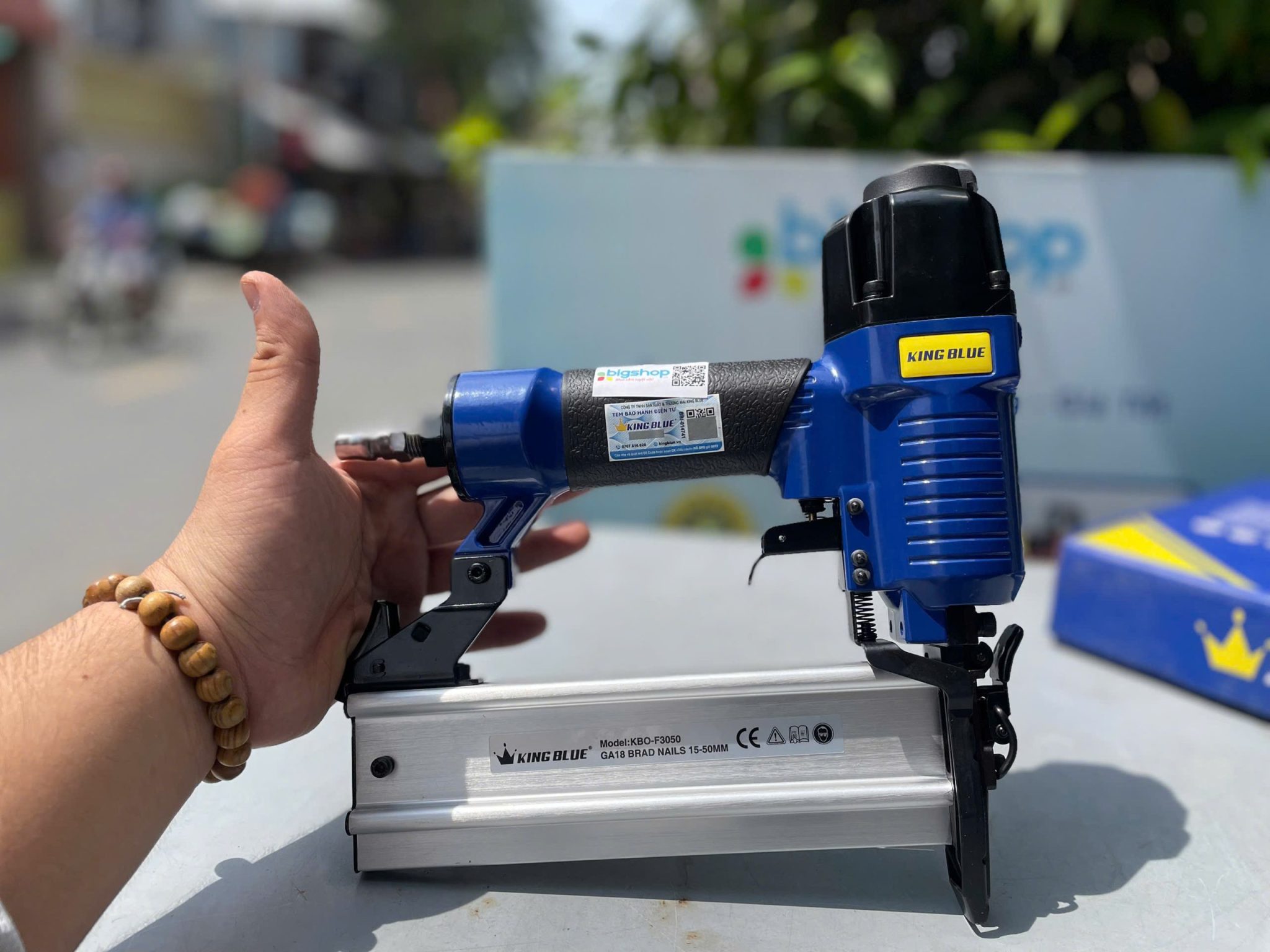 Súng bắn đinh khí nén King Blue KBO-F3050 – Dùng đinh 50mm
